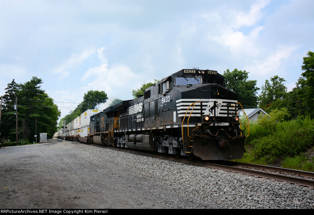 NS 9433 CSX 604 20W